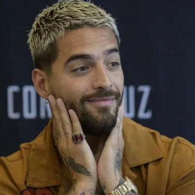 Maluma conquistó a sus fans tras fotos con su pareja