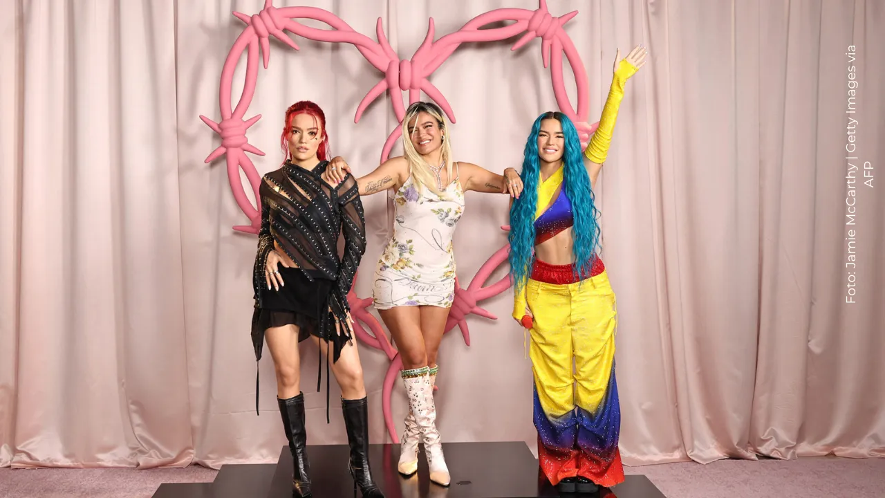 Karol G: Sus icónicos cambios de look, de rubio a rojo y más