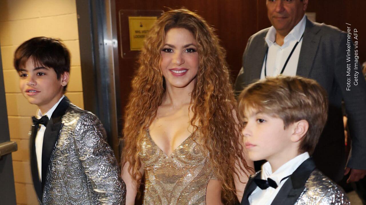 Sasha, hijo de Shakira saluda igual de carismático a su mamá