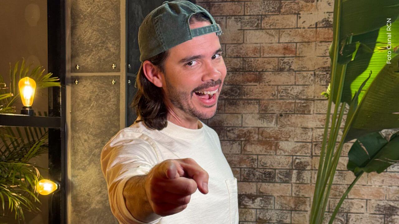 Él es David Sanín, el comediante que estará en MasterChef