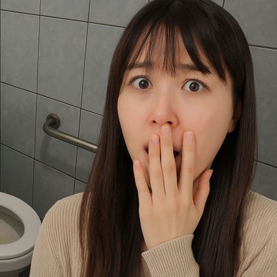 Influencer japonesa quedó aterrada con baños en Colombia