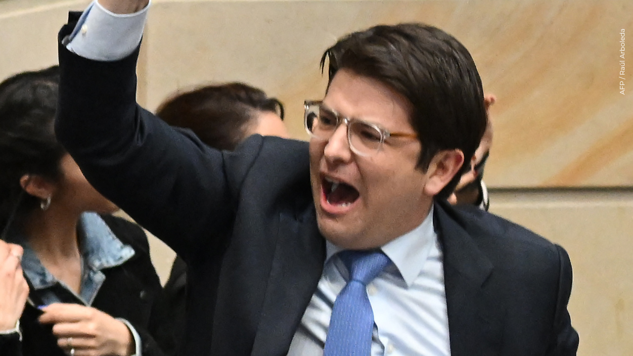 ¿Quién es Mauricio Hoyos, el hermanastro de Miguel Uribe que destaca en ...