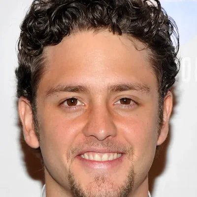 Biografía del actor y cantante: Christopher Uckermann