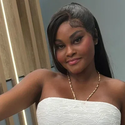 La Jesuu presentó a su bebé a través de una fotografía