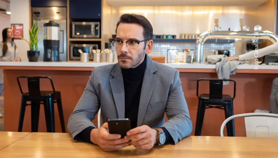 La novia de Diego Cadavid que actúa con él en "Manes"