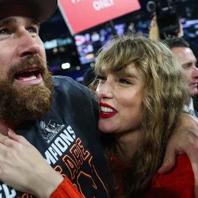 Travis Kelce muestra su apoyo a Taylor Swift en los MTV